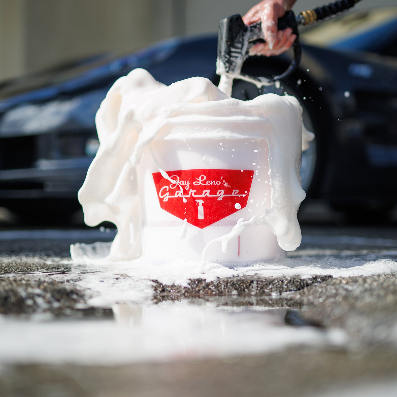 Jay's 3.5 Gallon Ceramic Wash Bucket Kit | Jay Leno's Garage